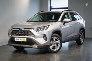 Grey Toyota RAV4 2021 in Vilnius, with an engine capacity of 2.49 L and mileage of 57 thousand km for 29900 €, photo  on AUTOMOTO.COM.LV