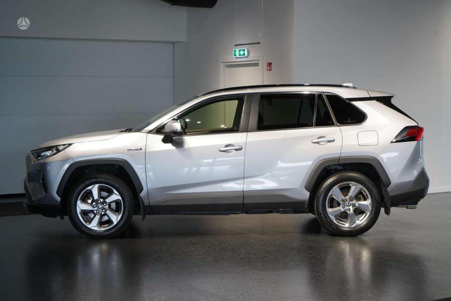 Pelēks Toyota RAV4 2021 Viļņa, ar dzinēja tilpumu 2.49 L un nobraukumu 57 tūkst. km par 29900 €, foto 3 vietnē AUTOMOTO.COM.LV