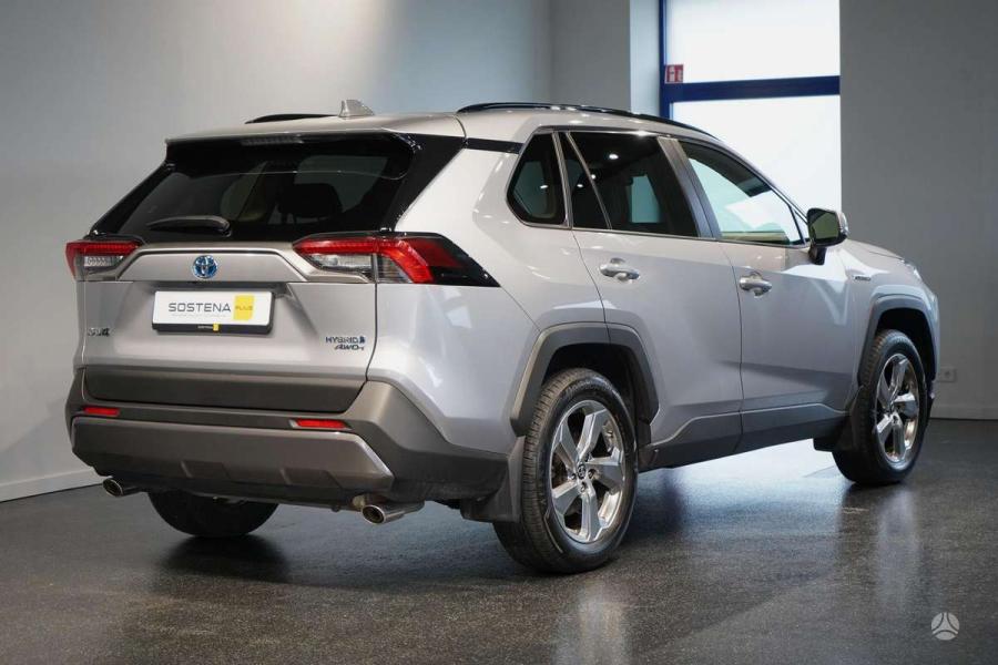 Pelēks Toyota RAV4 2021 Viļņa, ar dzinēja tilpumu 2.49 L un nobraukumu 57 tūkst. km par 29900 €, foto 4 vietnē AUTOMOTO.COM.LV