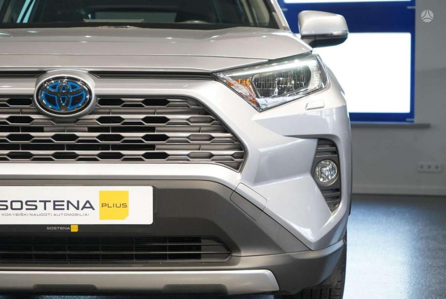 Pelēks Toyota RAV4 2021 Viļņa, ar dzinēja tilpumu 2.49 L un nobraukumu 57 tūkst. km par 29900 €, foto 6 vietnē AUTOMOTO.COM.LV