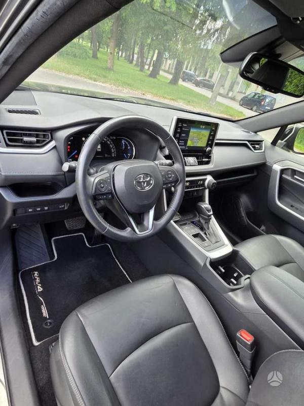 Pelēks Toyota RAV4 2021 Prienai, ar dzinēja tilpumu 2.49 L un nobraukumu 87 tūkst. km par 23700 €, foto 9 vietnē AUTOMOTO.COM.LV