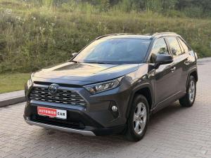 Pelēks Toyota RAV4 2021 Viļņa, ar dzinēja tilpumu 2.49 L un nobraukumu 117 tūkst. km par 26950 €, foto  vietnē AUTOMOTO.COM.LV