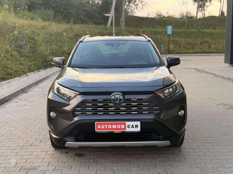 Pelēks Toyota RAV4 2021 Viļņa, ar dzinēja tilpumu 2.49 L un nobraukumu 117 tūkst. km par 26950 €, foto 3 vietnē AUTOMOTO.COM.LV
