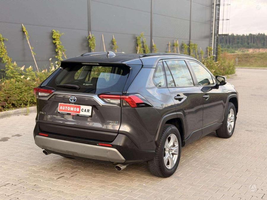Pelēks Toyota RAV4 2021 Viļņa, ar dzinēja tilpumu 2.49 L un nobraukumu 117 tūkst. km par 26950 €, foto 6 vietnē AUTOMOTO.COM.LV