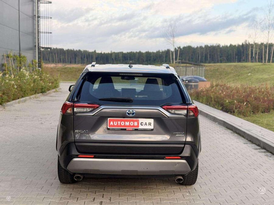 Pelēks Toyota RAV4 2021 Viļņa, ar dzinēja tilpumu 2.49 L un nobraukumu 117 tūkst. km par 26950 €, foto 7 vietnē AUTOMOTO.COM.LV