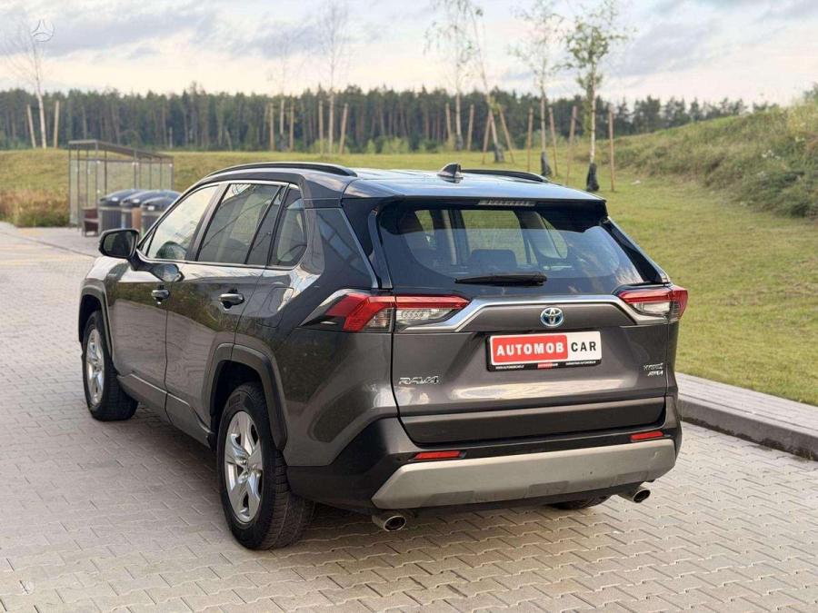 Pelēks Toyota RAV4 2021 Viļņa, ar dzinēja tilpumu 2.49 L un nobraukumu 117 tūkst. km par 26950 €, foto 8 vietnē AUTOMOTO.COM.LV