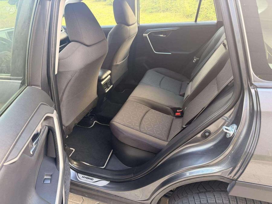 Pelēks Toyota RAV4 2021 Viļņa, ar dzinēja tilpumu 2.49 L un nobraukumu 117 tūkst. km par 26950 €, foto 15 vietnē AUTOMOTO.COM.LV