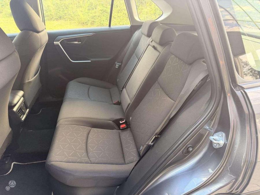 Pelēks Toyota RAV4 2021 Viļņa, ar dzinēja tilpumu 2.49 L un nobraukumu 117 tūkst. km par 26950 €, foto 16 vietnē AUTOMOTO.COM.LV