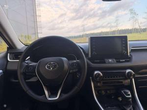 Pelēks Toyota RAV4 2021 Viļņa, ar dzinēja tilpumu 2.49 L un nobraukumu 117 tūkst. km par 26950 €, foto 18 vietnē AUTOMOTO.COM.LV