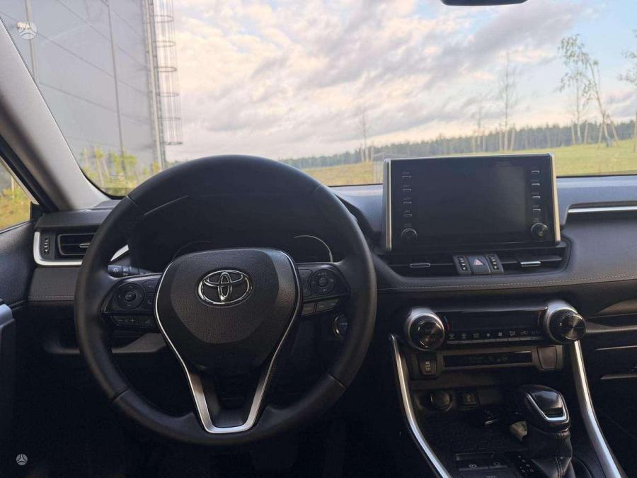 Pelēks Toyota RAV4 2021 Viļņa, ar dzinēja tilpumu 2.49 L un nobraukumu 117 tūkst. km par 26950 €, foto 18 vietnē AUTOMOTO.COM.LV