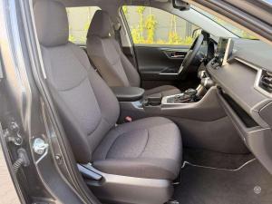 Pelēks Toyota RAV4 2021 Viļņa, ar dzinēja tilpumu 2.49 L un nobraukumu 117 tūkst. km par 26950 €, foto 28 vietnē AUTOMOTO.COM.LV