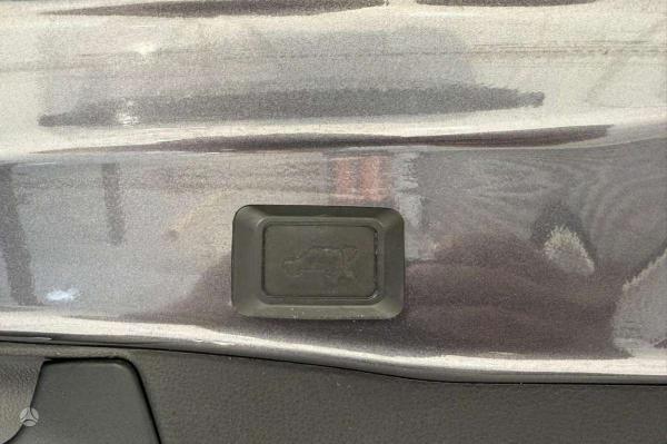 Pelēks Toyota RAV4 2021 Viļņa, ar dzinēja tilpumu 2.49 L un nobraukumu 136 tūkst. km par 33200 €, foto 7 vietnē AUTOMOTO.COM.LV