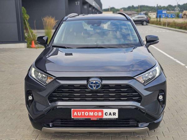 Pelēks Toyota RAV4 2021 Viļņa, ar dzinēja tilpumu 2.49 L un nobraukumu 6 tūkst. km par 33500 €, foto 1 vietnē AUTOMOTO.COM.LV