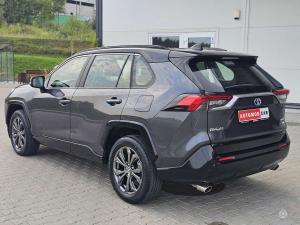 Pelēks Toyota RAV4 2021 Viļņa, ar dzinēja tilpumu 2.49 L un nobraukumu 6 tūkst. km par 33500 €, foto 7 vietnē AUTOMOTO.COM.LV