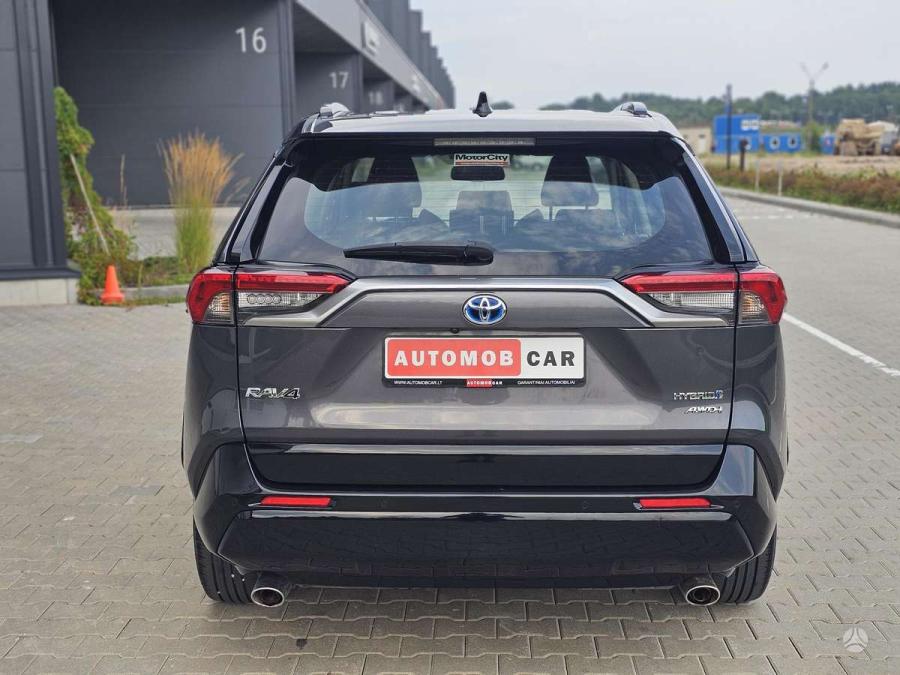Pelēks Toyota RAV4 2021 Viļņa, ar dzinēja tilpumu 2.49 L un nobraukumu 6 tūkst. km par 33500 €, foto 8 vietnē AUTOMOTO.COM.LV