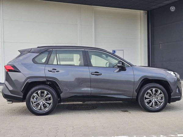 Pelēks Toyota RAV4 2021 Viļņa, ar dzinēja tilpumu 2.49 L un nobraukumu 6 tūkst. km par 33500 €, foto 9 vietnē AUTOMOTO.COM.LV