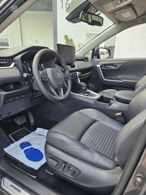 Pelēks Toyota RAV4 2021 Viļņa, ar dzinēja tilpumu 2.49 L un nobraukumu 6 tūkst. km par 33500 €, foto 16 vietnē AUTOMOTO.COM.LV