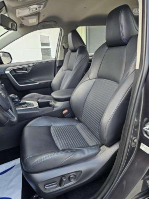 Pelēks Toyota RAV4 2021 Viļņa, ar dzinēja tilpumu 2.49 L un nobraukumu 6 tūkst. km par 33500 €, foto 17 vietnē AUTOMOTO.COM.LV
