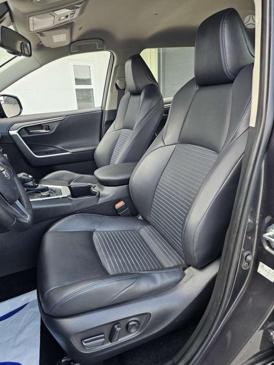 Pelēks Toyota RAV4 2021 Viļņa, ar dzinēja tilpumu 2.49 L un nobraukumu 6 tūkst. km par 33500 €, foto 17 vietnē AUTOMOTO.COM.LV