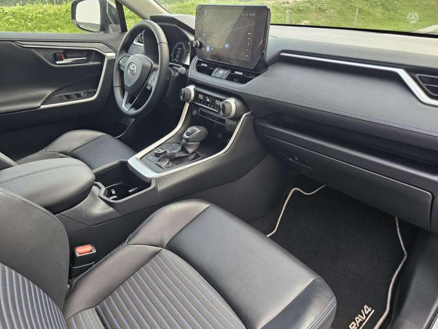 Pelēks Toyota RAV4 2021 Viļņa, ar dzinēja tilpumu 2.49 L un nobraukumu 6 tūkst. km par 33500 €, foto 20 vietnē AUTOMOTO.COM.LV