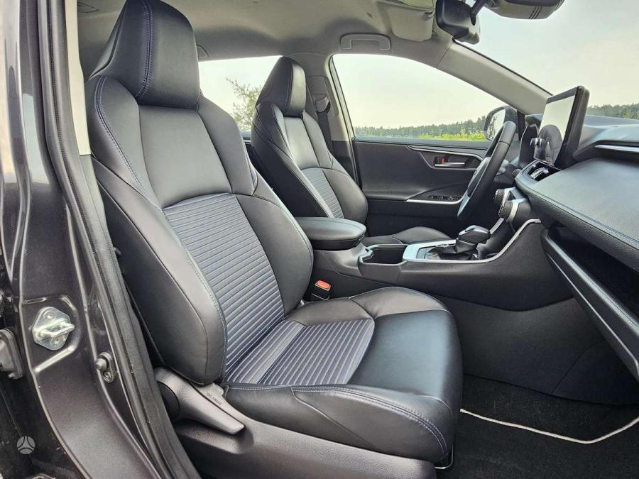 Pelēks Toyota RAV4 2021 Viļņa, ar dzinēja tilpumu 2.49 L un nobraukumu 6 tūkst. km par 33500 €, foto 22 vietnē AUTOMOTO.COM.LV
