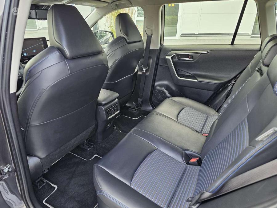 Pelēks Toyota RAV4 2021 Viļņa, ar dzinēja tilpumu 2.49 L un nobraukumu 6 tūkst. km par 33500 €, foto 25 vietnē AUTOMOTO.COM.LV