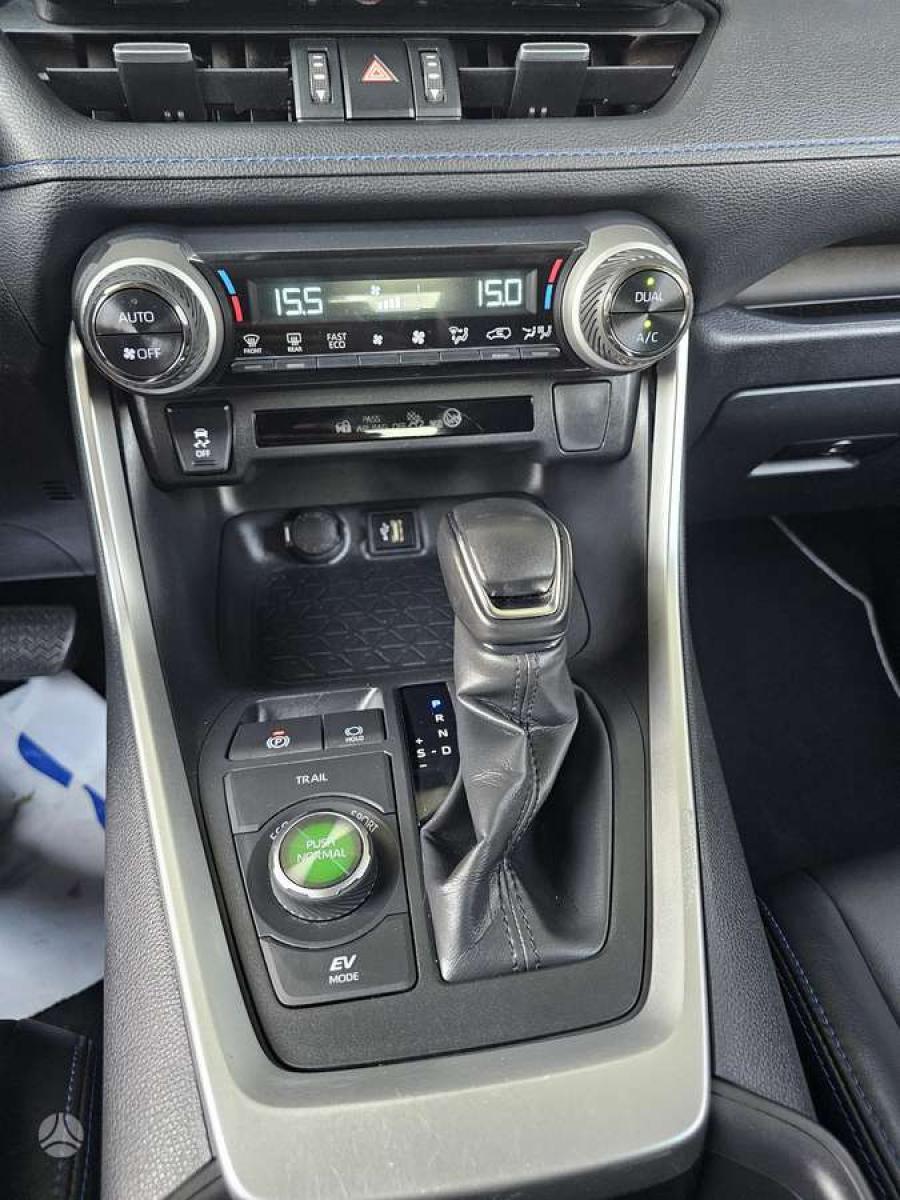 Pelēks Toyota RAV4 2021 Viļņa, ar dzinēja tilpumu 2.49 L un nobraukumu 6 tūkst. km par 33500 €, foto 30 vietnē AUTOMOTO.COM.LV