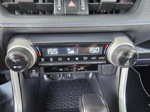 Pelēks Toyota RAV4 2021 Viļņa, ar dzinēja tilpumu 2.49 L un nobraukumu 6 tūkst. km par 33500 €, foto 31 vietnē AUTOMOTO.COM.LV