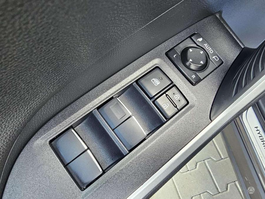 Pelēks Toyota RAV4 2021 Viļņa, ar dzinēja tilpumu 2.49 L un nobraukumu 6 tūkst. km par 33500 €, foto 36 vietnē AUTOMOTO.COM.LV