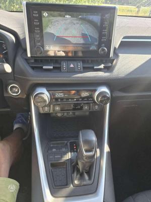 Grey Toyota RAV4 2021 in Siauliai, with an engine capacity of 1.99 L and mileage of 100 thousand km for 13900 €, photo 9 on AUTOMOTO.COM.LV