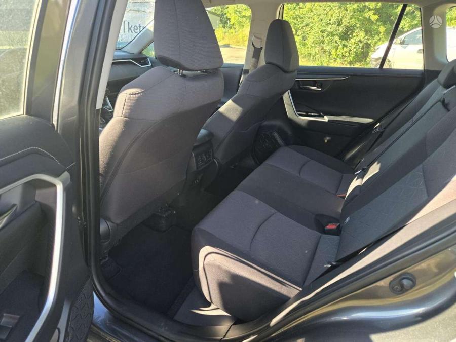 Grey Toyota RAV4 2021 in Siauliai, with an engine capacity of 1.99 L and mileage of 100 thousand km for 13900 €, photo 19 on AUTOMOTO.COM.LV