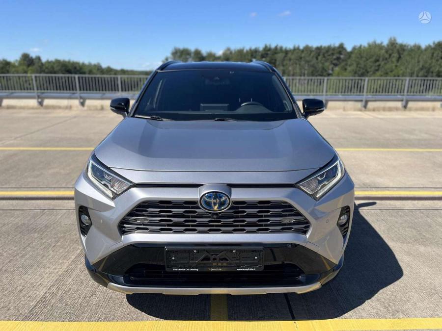 Grey Toyota RAV4 2021 in Vilnius, with an engine capacity of 2.49 L and mileage of 146 thousand km for 25499 €, photo 3 on AUTOMOTO.COM.LV