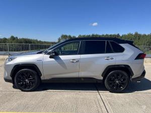 Grey Toyota RAV4 2021 in Vilnius, with an engine capacity of 2.49 L and mileage of 146 thousand km for 25499 €, photo 5 on AUTOMOTO.COM.LV
