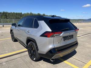 Grey Toyota RAV4 2021 in Vilnius, with an engine capacity of 2.49 L and mileage of 146 thousand km for 25499 €, photo 6 on AUTOMOTO.COM.LV