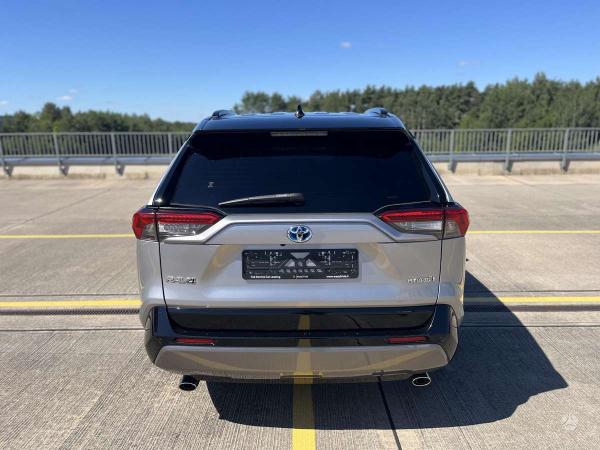 Grey Toyota RAV4 2021 in Vilnius, with an engine capacity of 2.49 L and mileage of 146 thousand km for 25499 €, photo 6 on AUTOMOTO.COM.LV