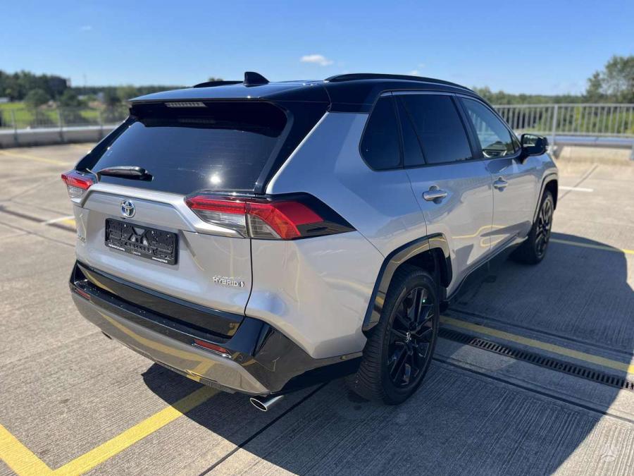Grey Toyota RAV4 2021 in Vilnius, with an engine capacity of 2.49 L and mileage of 146 thousand km for 25499 €, photo 8 on AUTOMOTO.COM.LV