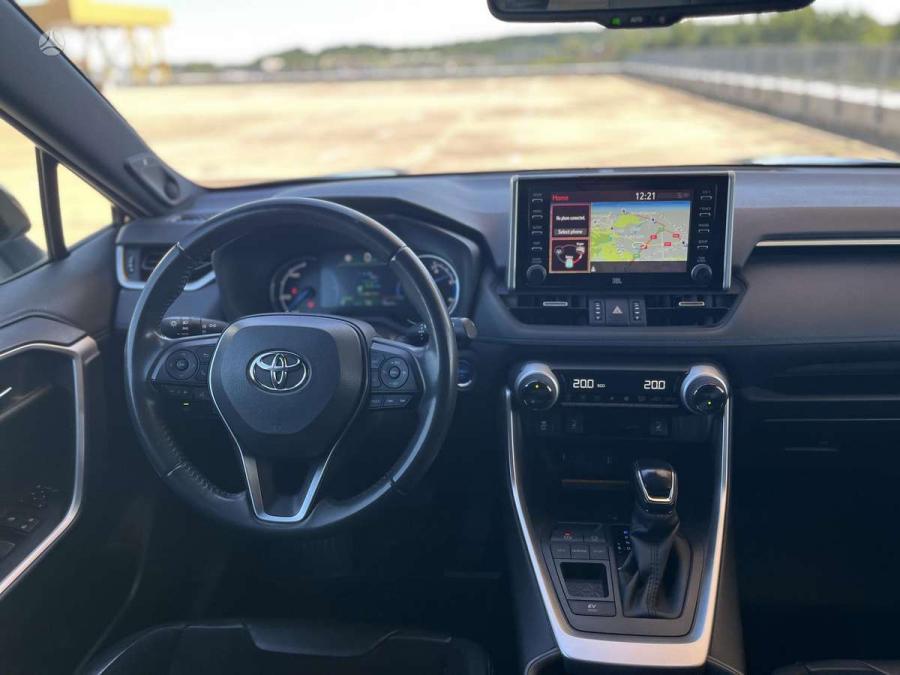 Grey Toyota RAV4 2021 in Vilnius, with an engine capacity of 2.49 L and mileage of 146 thousand km for 25499 €, photo 14 on AUTOMOTO.COM.LV