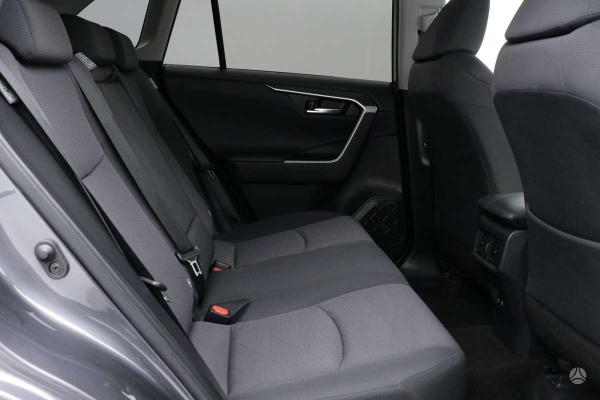 Grey Toyota RAV4 2021 in Vilnius, with an engine capacity of 1.99 L and mileage of 91 thousand km for 24900 €, photo 10 on AUTOMOTO.COM.LV