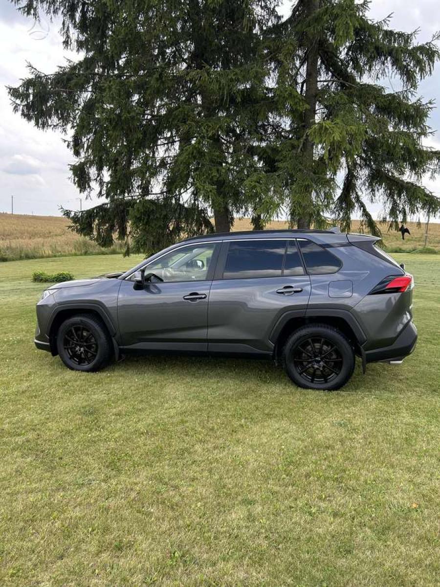 Grey Toyota RAV4 2021 in Alytus, with an engine capacity of 1.99 L and mileage of 52 thousand km for 22600 €, photo 4 on AUTOMOTO.COM.LV
