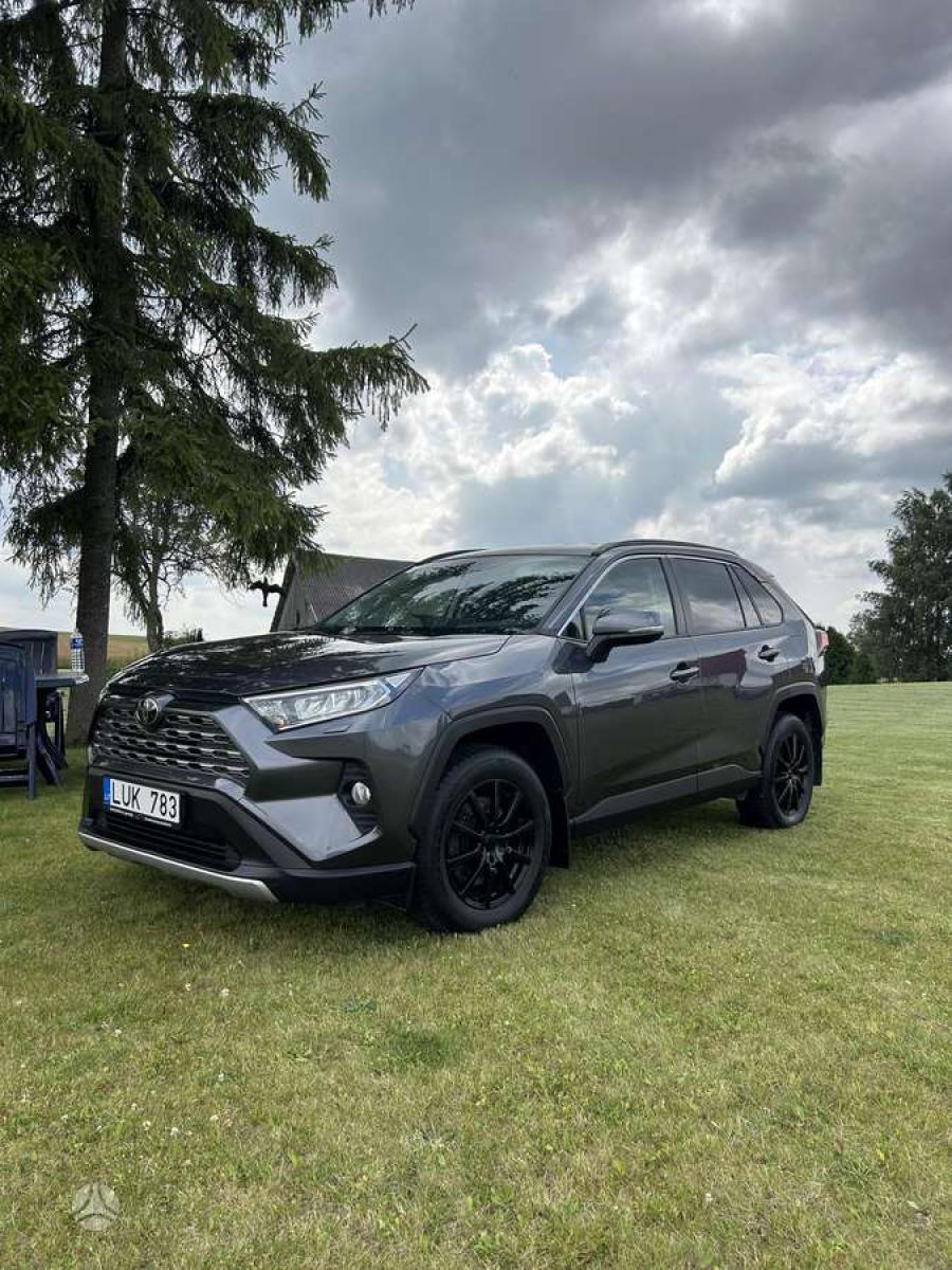 Grey Toyota RAV4 2021 in Alytus, with an engine capacity of 1.99 L and mileage of 52 thousand km for 22600 €, photo 5 on AUTOMOTO.COM.LV