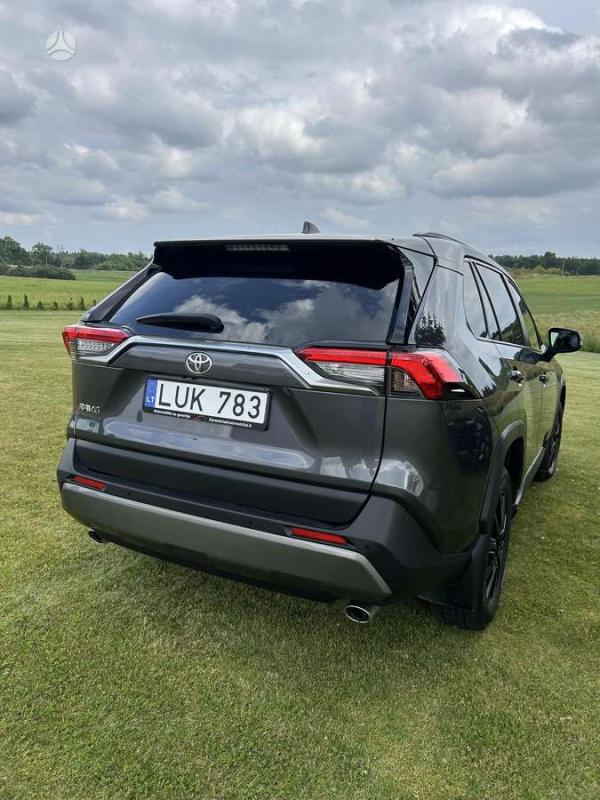 Grey Toyota RAV4 2021 in Alytus, with an engine capacity of 1.99 L and mileage of 52 thousand km for 22600 €, photo 5 on AUTOMOTO.COM.LV