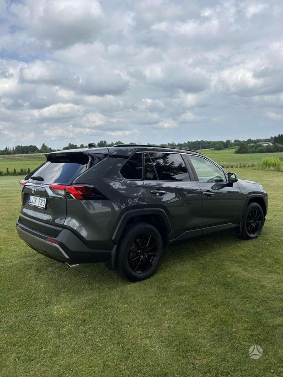 Grey Toyota RAV4 2021 in Alytus, with an engine capacity of 1.99 L and mileage of 52 thousand km for 22600 €, photo 7 on AUTOMOTO.COM.LV