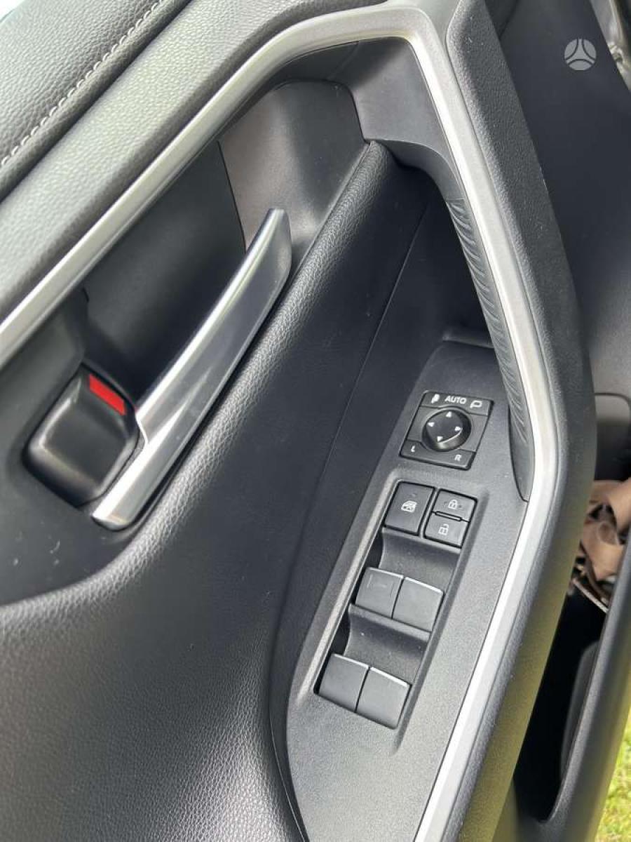 Grey Toyota RAV4 2021 in Alytus, with an engine capacity of 1.99 L and mileage of 52 thousand km for 22600 €, photo 11 on AUTOMOTO.COM.LV