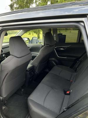Grey Toyota RAV4 2021 in Alytus, with an engine capacity of 1.99 L and mileage of 52 thousand km for 22600 €, photo 13 on AUTOMOTO.COM.LV