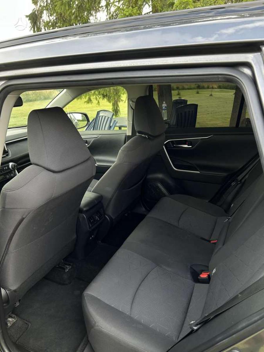 Grey Toyota RAV4 2021 in Alytus, with an engine capacity of 1.99 L and mileage of 52 thousand km for 22600 €, photo 13 on AUTOMOTO.COM.LV