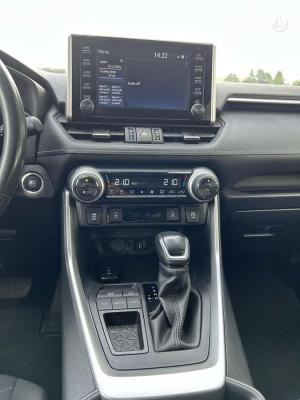 Grey Toyota RAV4 2021 in Alytus, with an engine capacity of 1.99 L and mileage of 52 thousand km for 22600 €, photo 15 on AUTOMOTO.COM.LV