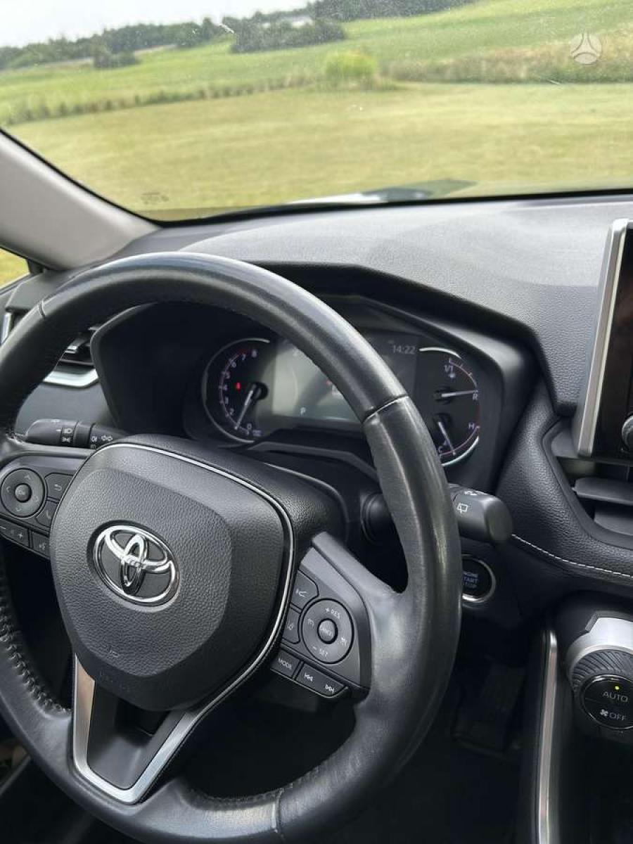 Grey Toyota RAV4 2021 in Alytus, with an engine capacity of 1.99 L and mileage of 52 thousand km for 22600 €, photo 16 on AUTOMOTO.COM.LV