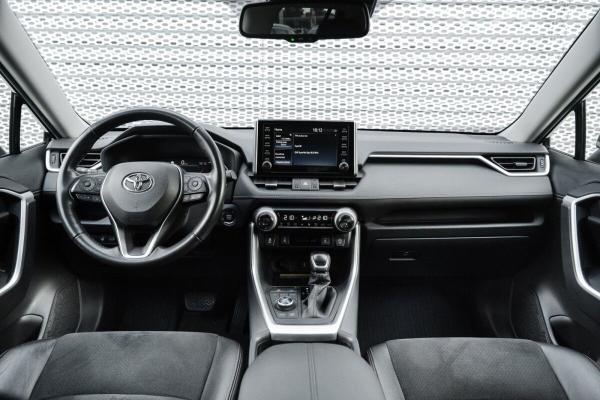 Toyota RAV4 2021 in Marupe on AUTOMOTO.COM.LV Grey Toyota RAV4 2021 in Marupe, with an engine capacity of 2.00 L and mileage of 83 thousand km for 27850 €, photo 7 on AUTOMOTO.COM.LV