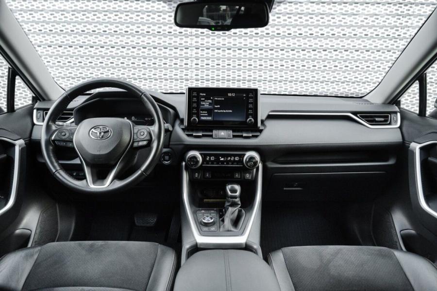 Grey Toyota RAV4 2021 in Marupe, with an engine capacity of 2.00 L and mileage of 83 thousand km for 27850 €, photo 7 on AUTOMOTO.COM.LV