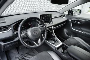 Grey Toyota RAV4 2021 in Marupe, with an engine capacity of 2.00 L and mileage of 83 thousand km for 27850 €, photo 10 on AUTOMOTO.COM.LV